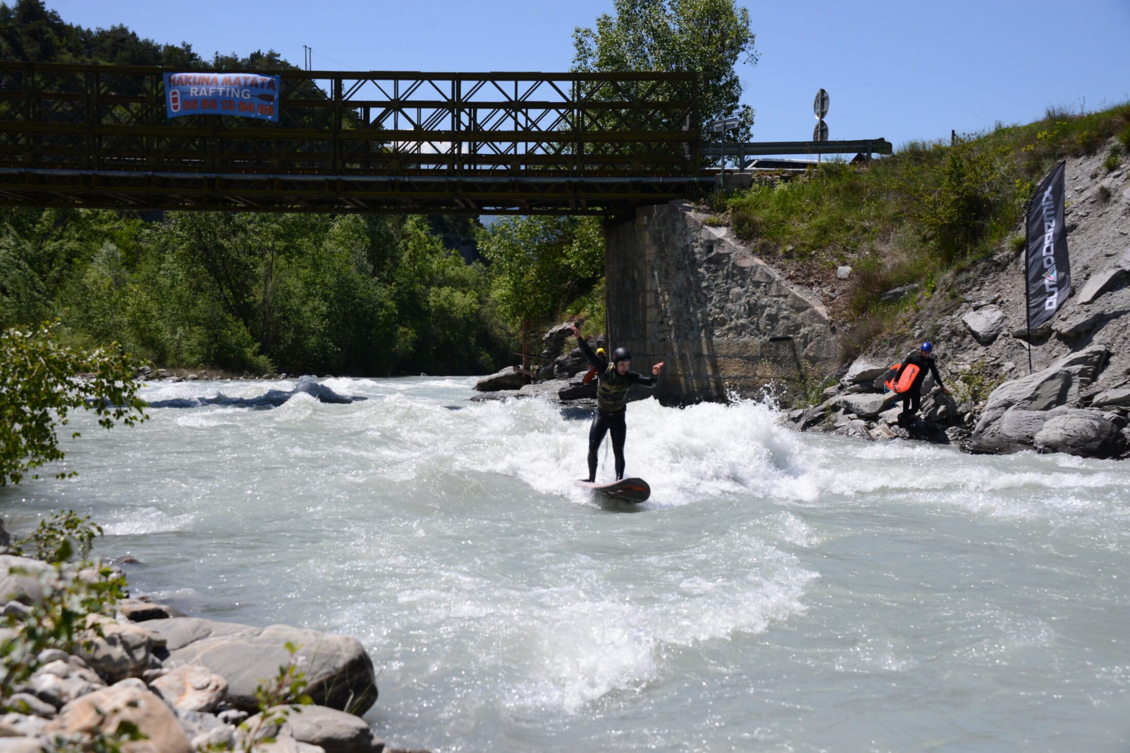Surf de Rivière - Hakuna Matata Rafting - Embrun Durance - Près d'Embrun